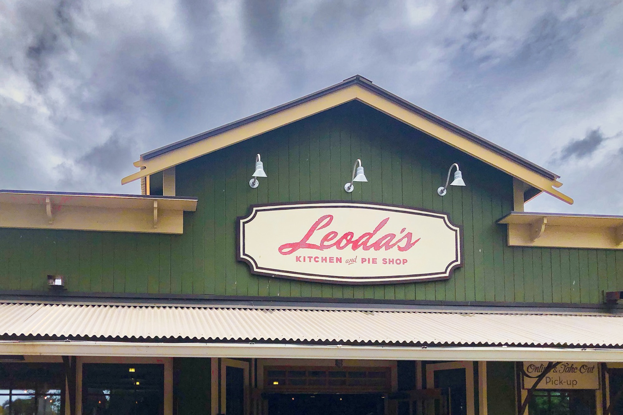 Leoda’s Kitchen and Pie Shop in Maui: A Must-Visit Guide – TL;DR Travels