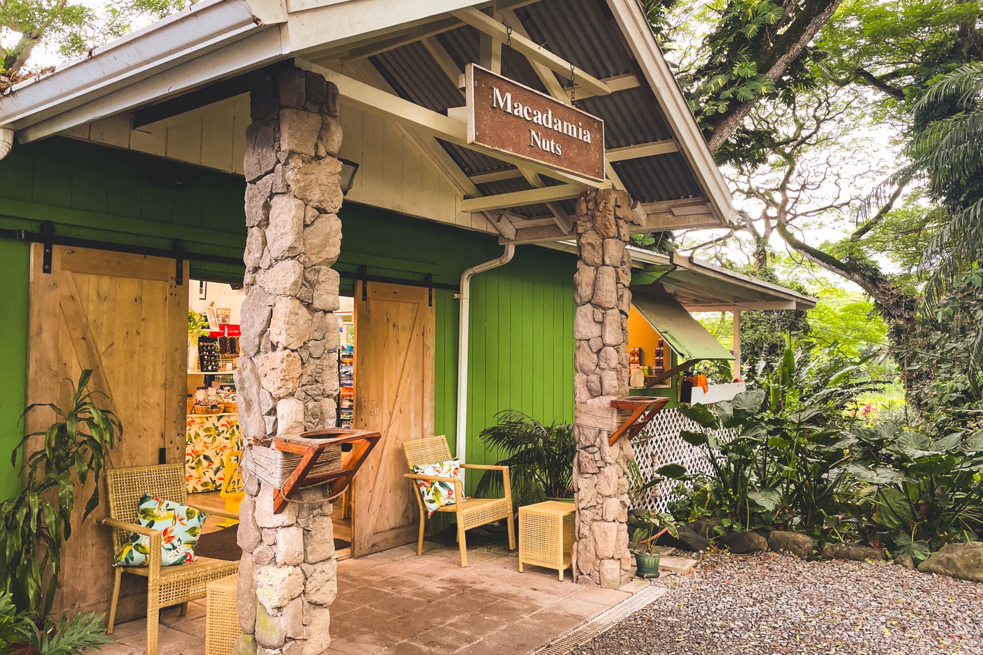 Where to Find Macadamia Nuts in Oahu: The Macadamia Nut Outlet at ...